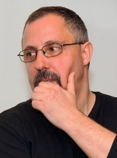 Trei întrebări pentru scriitorul Dan Lungu: „Scrisul nu înseamnă doar ...